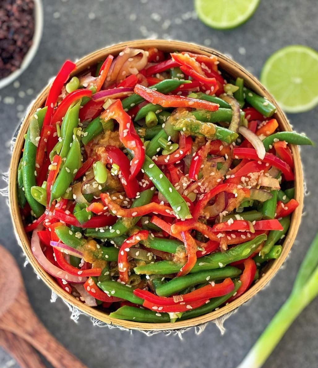 Bean and Capsicum Salad with Peanut Dressing Recipe | Monchef