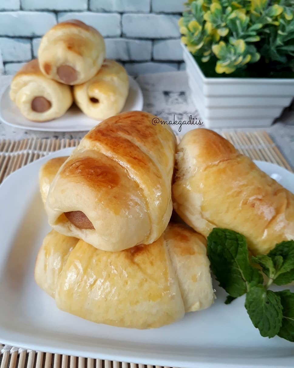 Mini Sausage-Filled Bread Recipe | Monchef